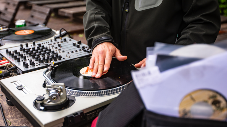 Vinyl's Impact on DJ Culture: Mixing and Scratching Exploration - Vinylitic